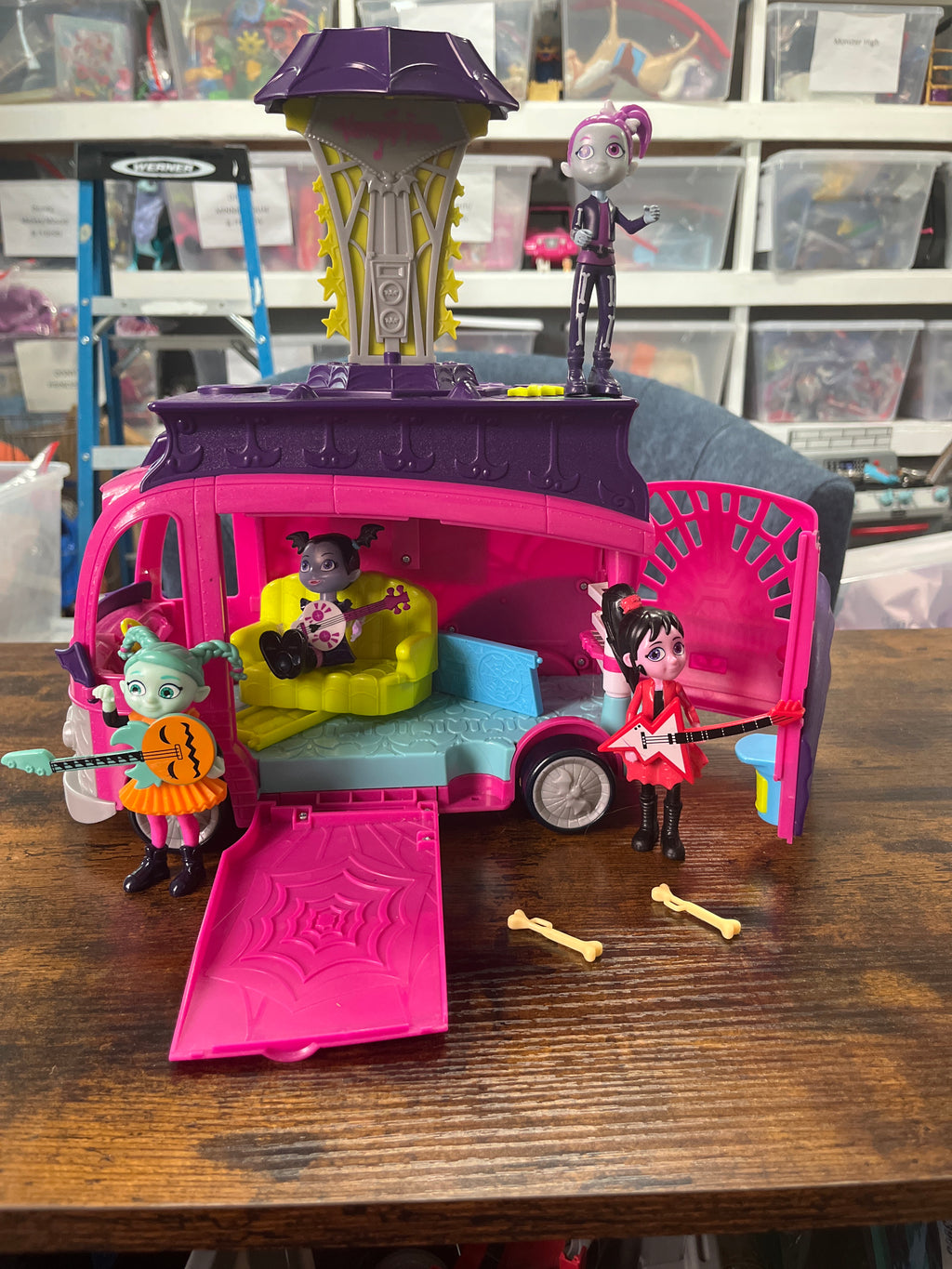 Vampirina Rock N' Jam Touring Van – Ricochet Kids